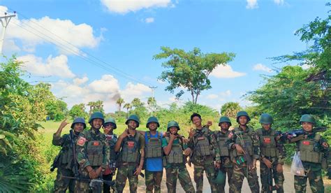 အမြန်လမ်းပေါ် နွားထိုးကြီး Pdf တက်အပြီး လေတပ် ဗုံးကြဲ၊ ဒေသခံ ၁ ဦးသေဆုံး