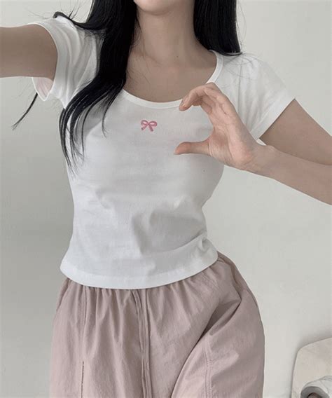 [귀여워요 ] 히브 유넥 리본 자수 퍼프 세미 크롭 반팔 티셔츠 4colors 에이블리