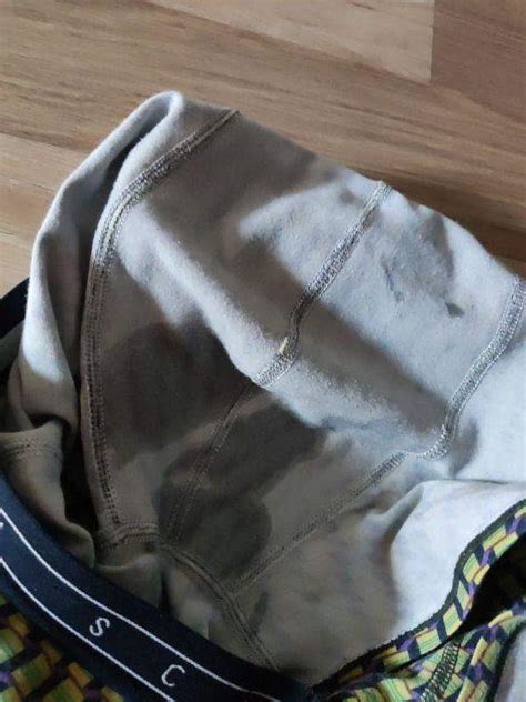 Warum Habe Ich Einen Nassen Fleck Am Morgen Auf Der Unterhose Mädchen Jungs Pubertät