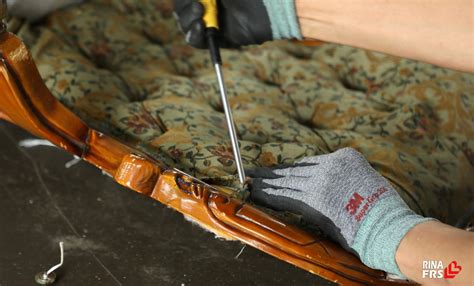 플로랄 원단의 앤틱 암체어를 이태리 천연가죽으로 리폼하는 과정 의자리폼 천갈이 전문 리나frs 국가대표 종합가구서비스 리나frs