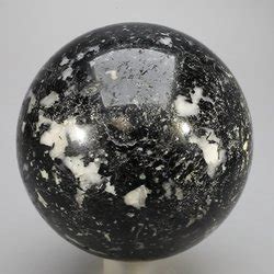 Black And White Quartz Crystals Light And Energy In Quartz Crystals A
