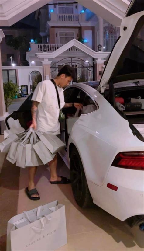 រកណាបាន ថុល សុភិទិ ជះលុយជូនគូស្នេហ៍ ទិញប្រ៊េនៗ សឹងអស់ពីហាង Khmerload Cambodia Latest News