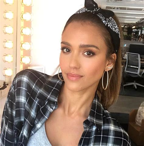 Jessica Alba Scrolller