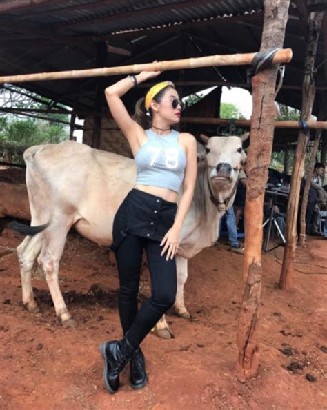 ပုရိသတို့ရင်ဖိုစေတဲ့ သင်ဇာဝင့်ကျော် ရဲ့ လူကြိုက်အများဆုံးပုံတွေ Myanmarload