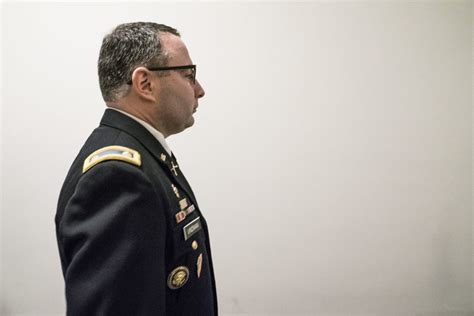 Vindman Retiring From Us Army Lawyer Accuses Trump Of Bullying