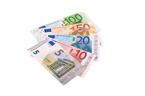 다른 교단의 유로 지폐는 흰색 배경 클로즈업에 고립 된 팬에 거짓말 0명에 대한 스톡 사진 및 기타 이미지 0명 경제 금융 Istock