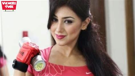 দেখুন যেভাবে ভক্তদের জন্য অপু বিশ্বাস তার ফিগার আকর্ষণীয় করছেন নতুন হট রুপে সিনেমাতে ফিরছেন