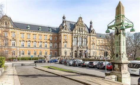 Hamburg Unternehmer Soll Sich Vor Praktikantin Entblößt Haben Mopo