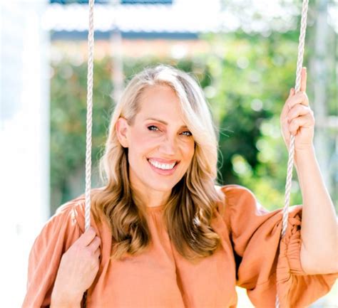 Book Emily Jade O Keeffe To Perform At Your Next Event Keynote Entertainment