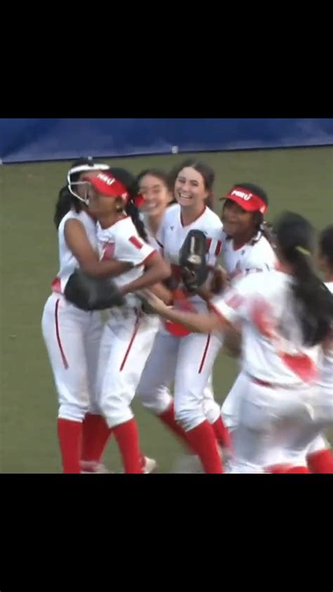 끝내기 호수비를 대하는 15세 페루 여자 소프트볼 국대의 자세 세계야구소프트볼연맹 여자소프트볼월드컵 소프트볼월드컵 소프트볼 다이빙캐치 호수비 15세이하소프트볼