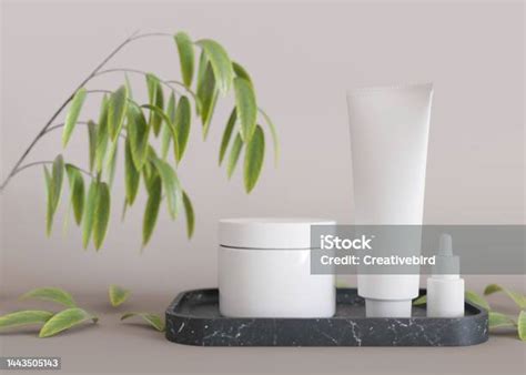 흰색 공백 상표가 없는 화장품 크림 항아리와 튜브가 나뭇가지와 나뭇잎과 함께 연단에 서 있습니다 스킨 케어 제품 프리젠 테이션 현대 모형 항아리 복사 공간이있는 튜브 3d