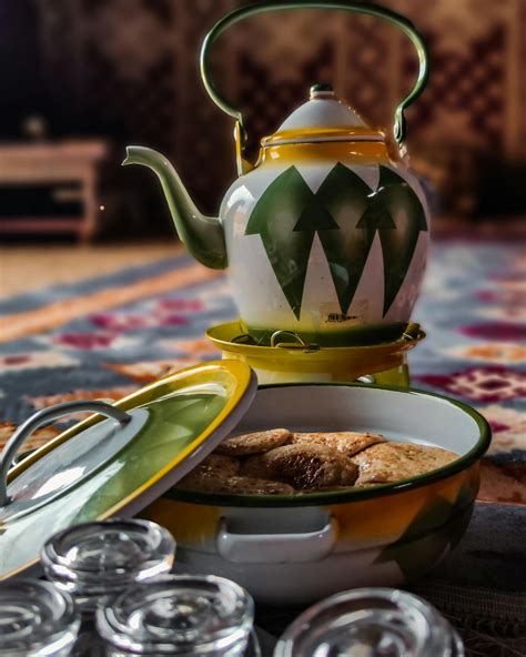 실내 간식 시간 구식 도기 디테일 라이프스타일 러스틱 베이킹 보헤미안풍 비스킷 빈티지 세라믹 냄비