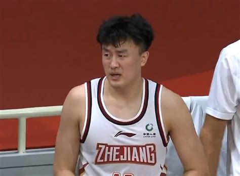 大胜32分！cba领头羊太狠了，开季豪取7连胜，已成最大夺冠热门？cba浙江男篮连胜新浪新闻