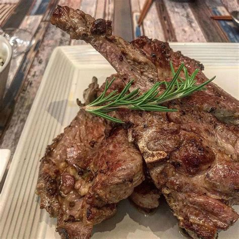 그린램🌿에서 로즈마리와 올리브오일로 밑간한 양고기 스테이크