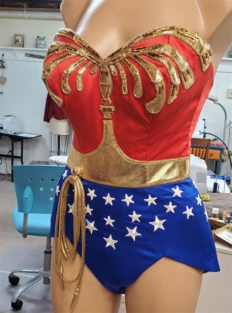 Lynda Carter Wunderfrau Lynda Carter Wonder Woman Paris Fashion