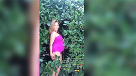 Сестра Фриске отметила День матери показав архивное фото беременной