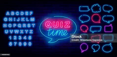 글자가 있는 말풍선 네온 사인의 퀴즈 시간 빛나는 파란색 알파벳입니다 벡터 스톡 일러스트 사소한 정보에 대한 스톡 벡터 아트 및 기타 이미지 Istock