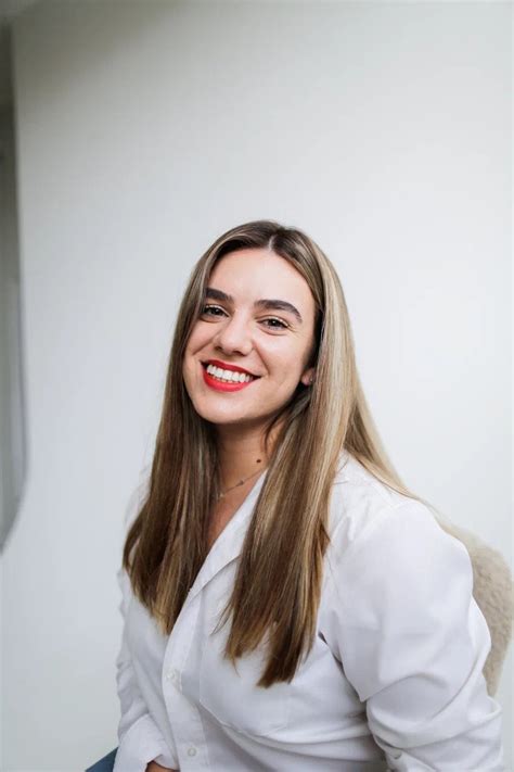 🔠 Как не путать ן и ך 📍 Нун софит נ Прямая и тонкая как палочка 🧠 Запомни Н — как «нога