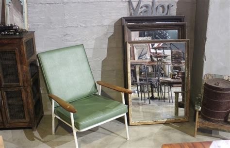 스튜디오발로 밋밋한 나의 공간의 활기를 빈티지거울과 빈티지 소품