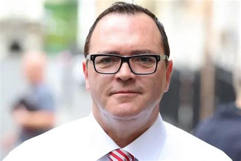 Помладиот брат на Мадона почина од рак на 63 години Независен Весник