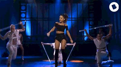 Saturday Night Live Ariana Grande S Get The Best  On Giphy