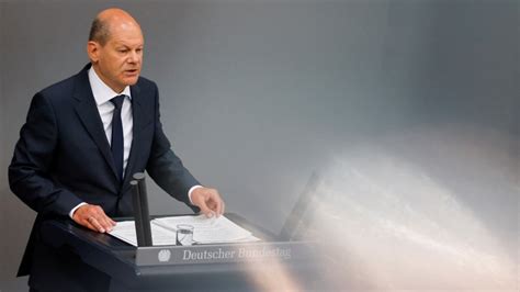 შოლცი პუტინს დემოკრატიის ეშინია