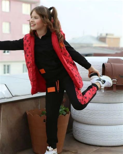 قیمت و خرید سه تیکه پافر و هودی شلوار طرح ال وی دخترانه ترک کد 2478