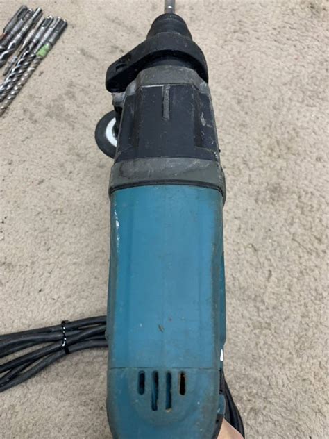 Makita マキタ 24mm ハンマドリル Hr2460ハンドル・ケース付 ハンマードリル 100v 50 60hz はつり ハツリ 振動
