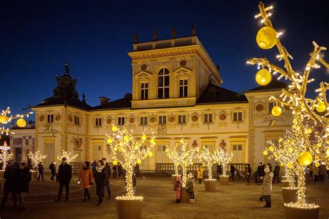 Коледните базари на Варшава и Краков Дати 5 8 декември самолетна екскурзия от София Global Tour