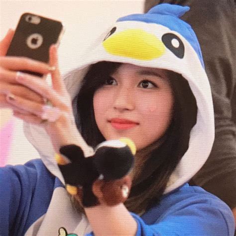 Pin By ˚ ༘ ೀ⋆｡˚ On Mina¡ Penguin Videos Penguins Hello Kitty