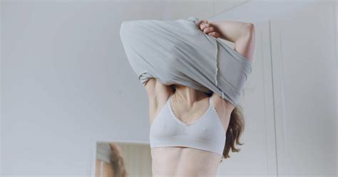 6 Aplikasi Penghapus Baju Solusi Mudah Mengedit Foto Di Smartphone