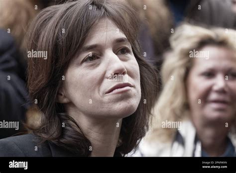 Parisfrance10 Th March 2016charlotte Gainsbourg Inauguration