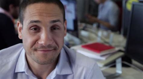 Gerakan Yang Bikin Cowok Terlihat Seksi Tanpa Menyadarinya Lifestyle Fimela Com