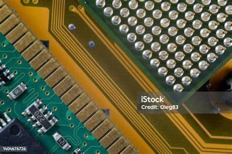 Mikroprosesor Pada Latar Belakang Sirkuit Mikro Motherboard Foto Stok Unduh Gambar Sekarang
