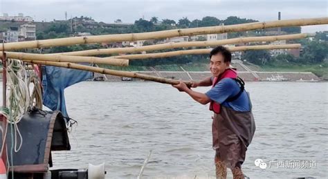 珠江流域禁渔期结束梧州渔民欢快撒开第一网