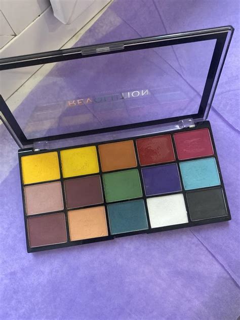 Палетка Revolution — цена 79 грн в каталоге Тени для век Купить товары для красоты и здоровья по