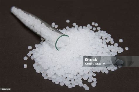 투명 한 폴 리 에틸렌과 립 플라스틱과 립입니다 산 탄에 플라스틱 원료입니다 높은 밀도 폴 리 에틸렌 Peld 무료 Bpa 고무에 대한 스톡 사진 및 기타 이미지 Istock