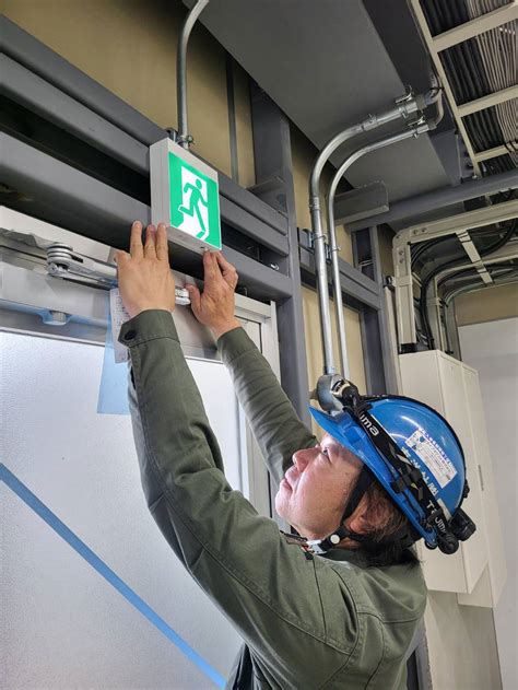 誘導灯（非常用照明器具）の設置・点検 大阪市生野区で消防設備のことなら東洋社株式会社 消防設備の点検・設計・施工・保守・消火器販売も幅広く対応