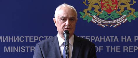 Атанас Запрянов встъпи в длъжност като служебен министър на отбраната Информационен център на