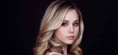 3088x1440 Resolution Brec Bassinger 2020 Face 3088x1440 Resolution