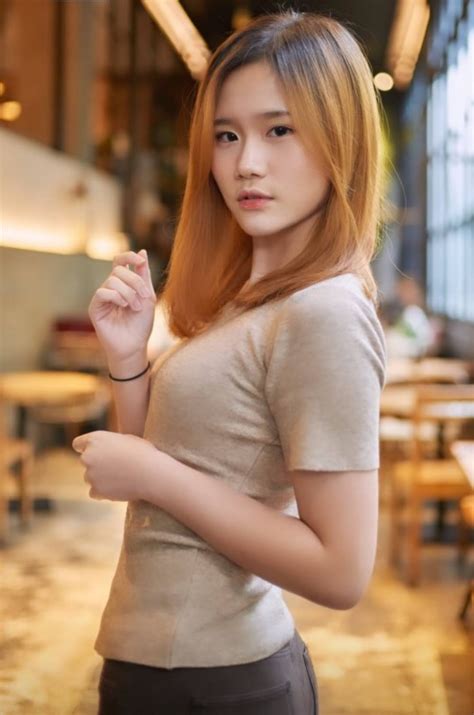 Wallpaper Cewe Cantik Trakteerid