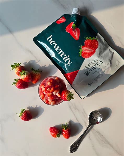 💎 서희의우주 💎 의 소꿉놀이😃 제품제공 마트에 갔는데 유난히 새빩간 설향딸기를 판매하지 뭐에요~ 냉큼 데리고왔어요 베버시티 딸기베이스를 이용해 딸기스무디를