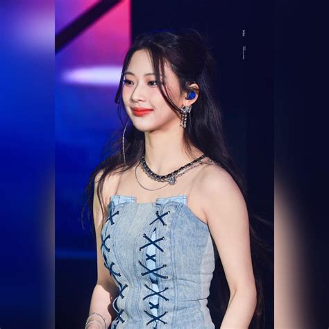 Rora လေးကို မကြောက်မလန့် သွား ဘူလီနေရတဲ့ Ruka Nim ပါရှင် ။ ကျွန်မတို့ အဖွဲ့ရဲ့ Visual လေးက မိုက