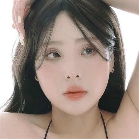 아 내가 글을 너무 줄여 쓴거 같은데 유포한애는 여자고 유포한 애 잡아서 조사하다 찍은애는 따로라는걸 알게됐어 찍은애는 후에