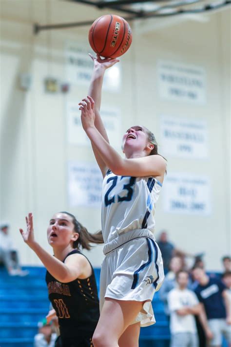 Lilly Williams Driving To The Hoop For A Layup My Edmonds News