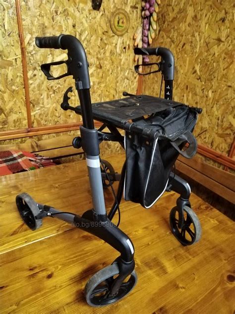 Сгъваема проходилка ролатор за възрастни оперирани трудно подвижни хора Терапевтични