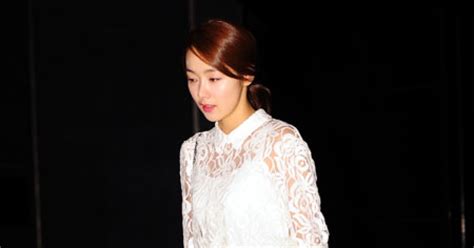 소이현 신제품은 직접 다니며 봐야 잘알죠 포토