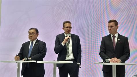 압구정에 마이바흐 ‘원스톱 시설 세계최초 설립···벤츠 승부수는