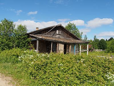 村里的Wooden房屋村庄农村建筑日志桑拿住宅木头国家澡堂财产高清图片下载 正版图片321781820 摄图网