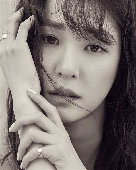 Тиффани из Girls Generation показывает яркую улыбку в новой фотосессии ...